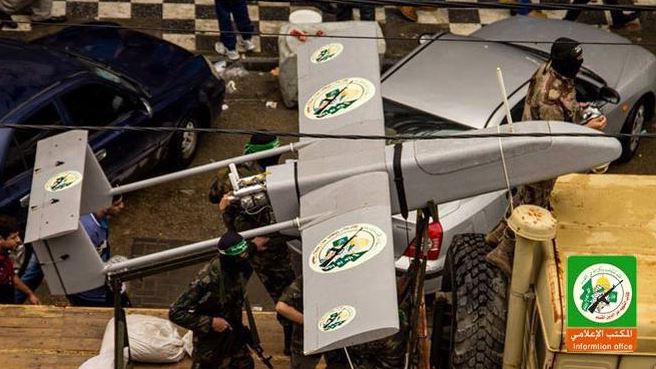 Israel and Stuff » Hamas militants showing off the Qassam 1 drone ...